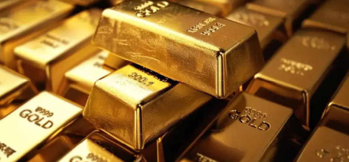 Gold Price Surges to $4,700 For The First Time Ever